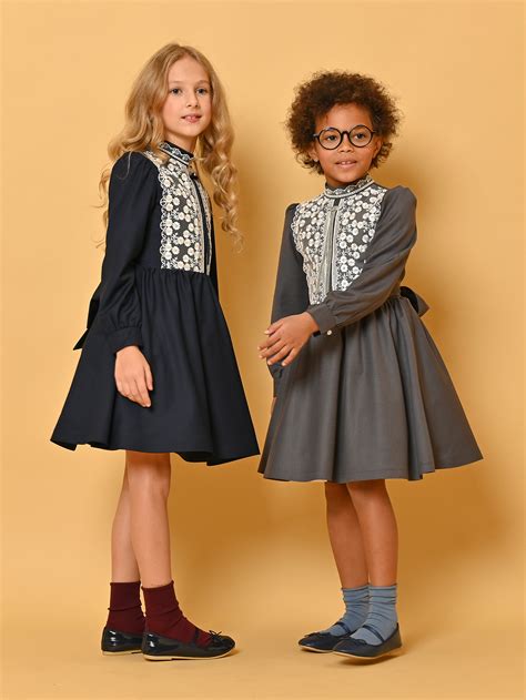 Платье школьное с широким кружевом на груди в цвете Синий Ole Twice Купить модную одежду в