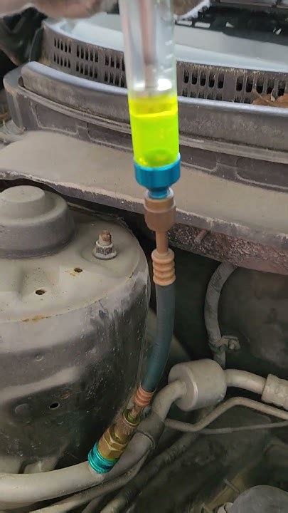 자동차도 병원에 오면 주사를 맞는답니다~ 에어컨 가스누설 잡기위해 형광물질 주입 Youtube