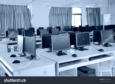 3 553 Empty Computer Lab Images Stock Photos Vectors Shutterstock