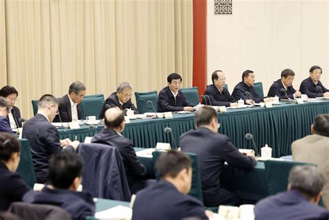 全国政协召开2023年度宏观经济形势分析座谈会 王沪宁出席并讲话 新华社 北京 刘卫兵