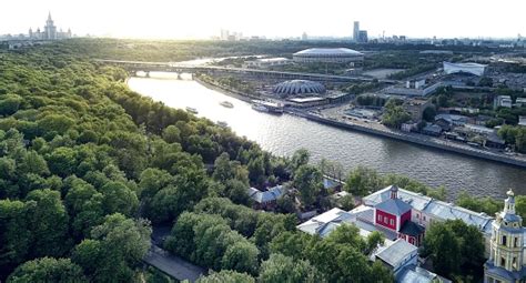 보트 경기장 강 다리 및 빛 누출 물 반사와 모스크바 써니 참새 힐 지역의 넓은 각도 활기찬 보기 언덕에 대한 스톡 사진 및 기타 이미지 Istock