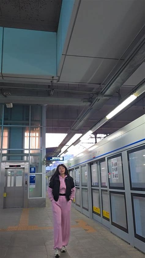 클래시은하 장관상 받은 글로벌 숏폼1타7피 Sns라이브코칭전문가 🌈클래시은하 암만 바빠도 얼굴에서 광나는 이유는 수분을 놓치지 않아서 입니다😊 💎암만 좋은 앰플 크림