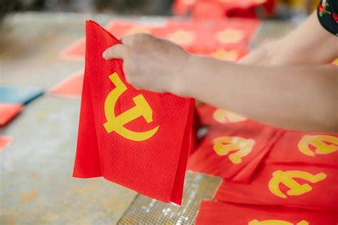 Diy Ussr 개인화 공산주의 공예 관념론 깃발 노동 노란색 디자인 망치와 낫 문화 문화 유산 바느질하는 방법 빨간 빨간 깃발 사회주의 Diy Ussr 개인화 공산주의 공예 관념론 깃발 노동 노란색 디자인 망치와 낫 문화 문화 유산 바느질하는 방법 빨간 빨간 깃발 사회주의
