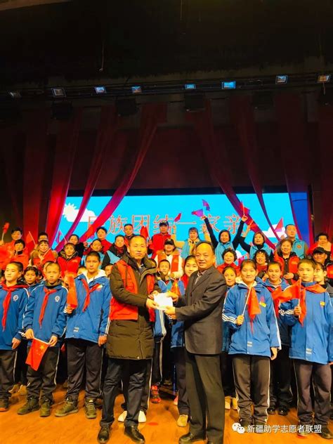 昌吉市第七中学：民族团结之花蕾在新年春韵中含苞待放 新疆红石慈善基金会