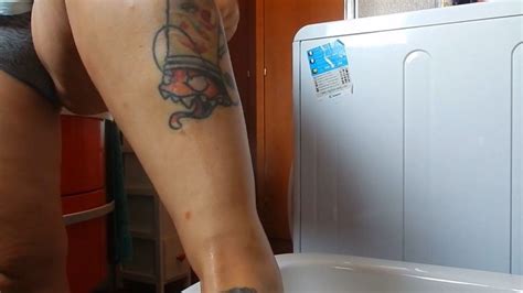 Miss Urbex Shaving My Legs Manyvids