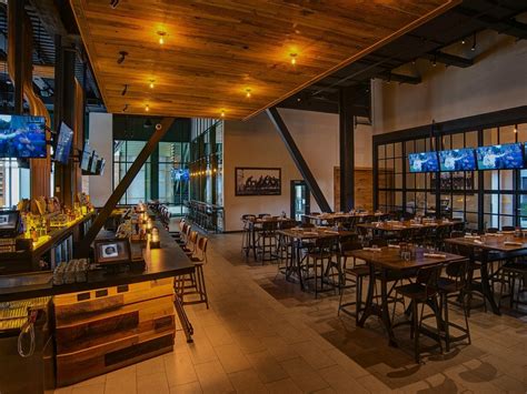 Delilahs Green Bay Restaurant Reviews Photos And Phone Number