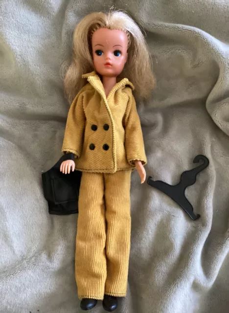Vintage 1967 Pedigree Sindy Doll Mustard Trouser Suit Bag And Shoes Vgc £2551 Picclick Uk