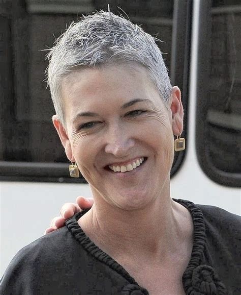 Pin By Hanna On Pixie Cut Graue Haare In 2025 Jennifer Griffin Hair