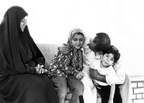 تصاویر استقبال زنان از آزادگان دوران دفاع مقدس