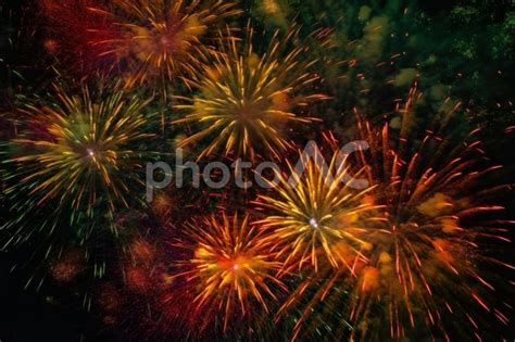 夜空を彩る花火大会の背景 No 26538386｜写真素材なら「写真ac」無料（フリー）ダウンロードok
