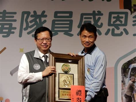 鄭市長表揚模範隊員暨慶祝清潔隊員節 疫情期間守護國門安全