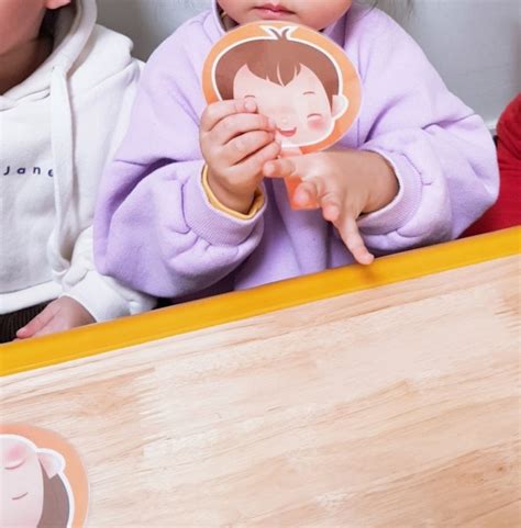 호반아이사랑♡ 만1세만2세혼합연령활동 색깔놀이연계활동 실종유괴안전교육실종유괴역할상황극퀴즈맞추기 미술탐색빙글빙글색팽이 실외활동친구옷에서색깔찾기 네이버 블로그