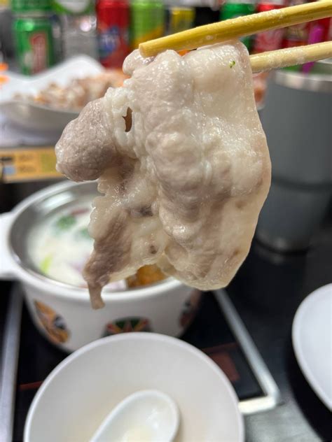 หมูไม้เขียว • มีมันแทรกนะ แต่อร่อย คัดชิ้นมันน้อยได้ ร้าน สุกี้หลินหลิน เมืองทองธานี