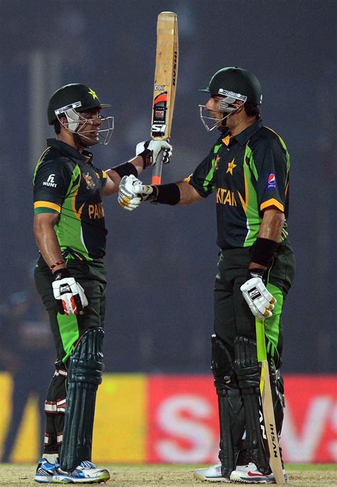 Misbah Ul Haq Congratulates Umar Akmal On His Fifty