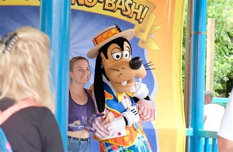 VIDEO Donald Duck And Friends Get A NEW Look Meet And Greets At Donald S Dino Bash In Disney