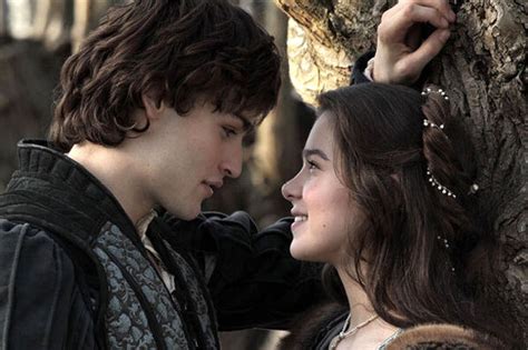 Hailee Steinfeld Turns Romeo And Juliet Into Ya Romance