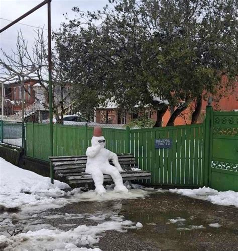 ქუთაისელები თოვლის ბაბუ “ბირჟაზე” ☃️🩵😀