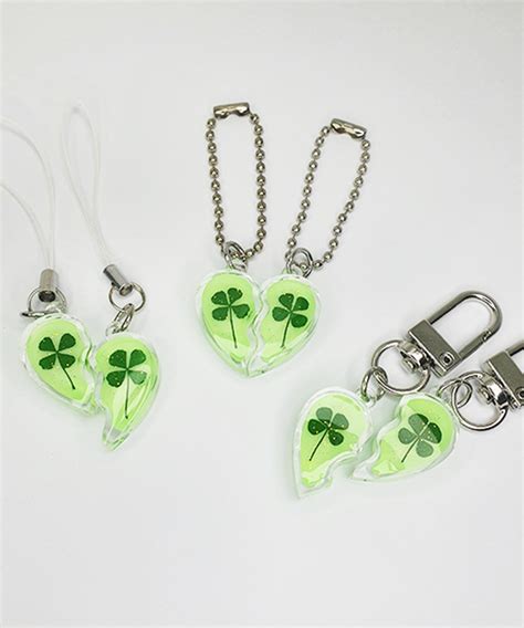 당일발송b급 야광 하트 네잎클로버 키링 새해선물 에어팟 1 2 3세대 프로 친구 우정 생일 선물 감성 버즈 가방 하이틴