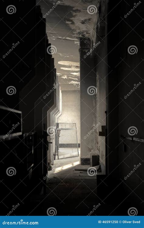 Lugar Oscuro Y Abandonado Foto De Archivo Imagen De Marco 46591250
