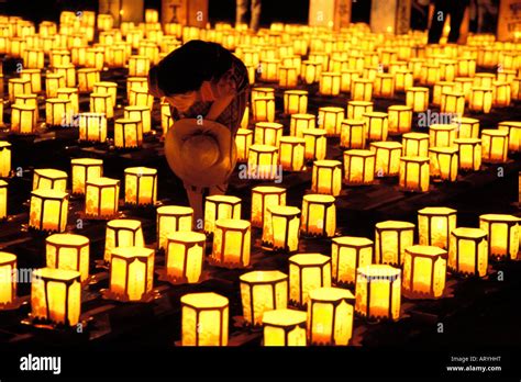 Laternen Beleuchtet In Vorbereitung Für Das Jährliche Obon Festival