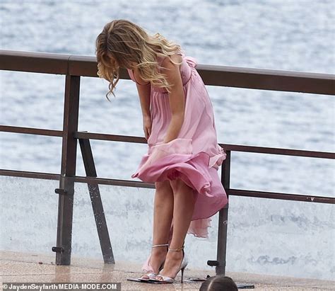 Euphoria Star Sydney Sweeney Suffers A Wardrobe Malfunction Daily
