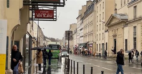 Karography 가로등 거리 건축 걷고 있는 경치 고전 건축 관광 대중교통 도로 도시 도시 경관 도시 생활 도시 탐사 도시 풍경 도시의