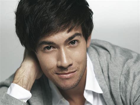 中美混血男演员混血男演员男明星 伤感说说吧