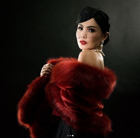 Pesona Yuni Shara Yang Tetap Cantik Dan Seksi