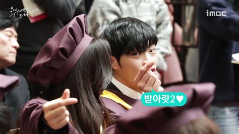 [m플레이] 위대한 유혹자 우도환 문가영 카메라 향한 귀여운 애정공세