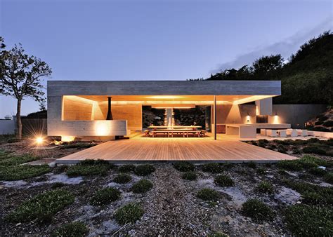 Concrete Garden Pavilion By Metropolis Offers Outdoor Dining