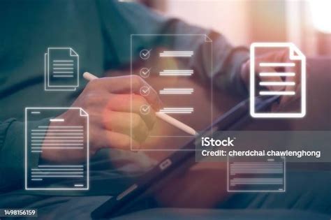 문서 데이터 시스템 보고서 Hr 기술 개념 사업가 관리자 컴퓨터 태블릿에 입력 흰색 문서 보고서 문서 문서 문서 현대 사무실의 아이콘 문서 종이 없는 문서 계약서에 대한
