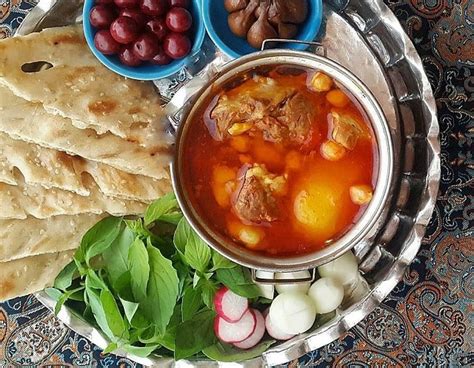 طرز تهیه آبگوشت قنبید قمی آبگوشت کلم قمری به روش اصیل قمی مجله کوروش