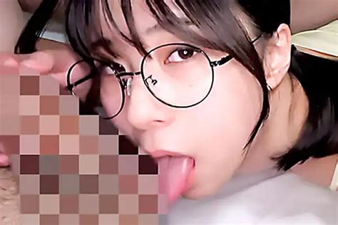 メガネの奥は性欲モンスター！チングリ返しで咥え込む美少女の変態フェラ 渋谷あかり Post【無料av動画】