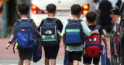 학생 수 급감에 교사도 줄인다내년 공립 교원 3000명 감축