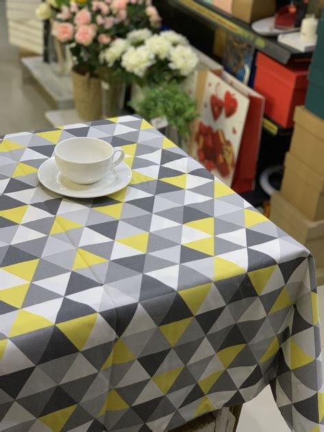 Скатертина з тефлоновим покриттям водовідштовхуюча 120х180см Геометрія жовта купити онлайн на
