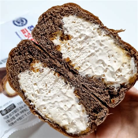 욤찌30 신상리뷰어・편의점신상・간식리뷰 연세우유피넛초코생크림빵 🌱cu 🌱3500원 Cu에서 구매한 연세우유 신상 디저트 피넛초코생크림빵🤎 이번 연세