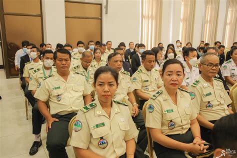 គ្រឿងឥស្សរិយយស និងប័ណ្ណសរសើរ