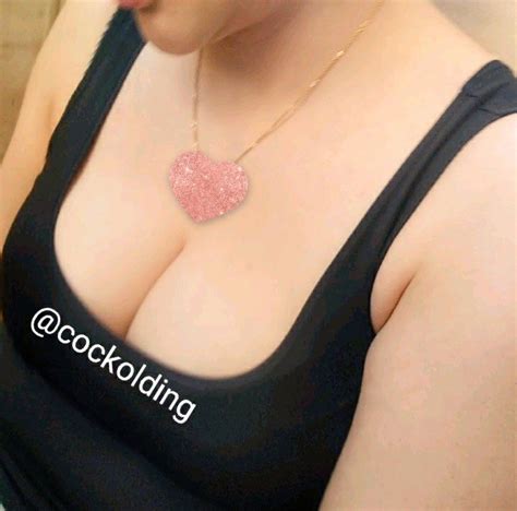 کاکولد On Twitter چه لذتی میبرن اونایی که زنم و از پشت بغل میکنن و دستشون میکنن تو سوتینش و