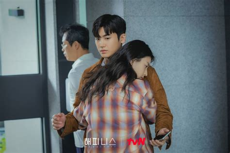 Park Hyung Sik And Han Hyo Joo’s Chemistry Shines Through Behind The ...