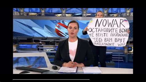 Andrey Zakharov On Twitter В эфир «Первого канала выбежала девушка с плакатом «Нет войне Не