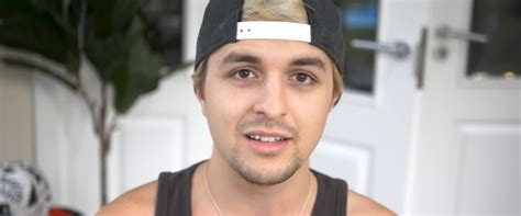 El Youtuber Dalas Review Celebra La Agresión Fascista Al Periodista Román Cuesta