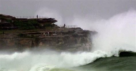 ប្រុងប្រយ័ត្ន ភ្លៀងបន្តធ្លាក់ទូទាំងប្រទេស លាយឡំ ផ្គរ រន្ទះ និងខ្យល់បក់បោក ពី១០ ៦០