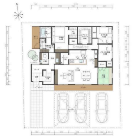 リビングと繋がる広い土間のある間取りです。玄関から直接リビングと和室に入れます。玄関→土間収納→ファミクロと回遊できる帰宅動線も！ 平屋 間取り フロアプラン 二世帯住宅 間取り