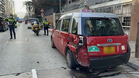 電單車界限街撼的士 反彈路中再遭七人車撞 鐵騎司機乘客受傷 10 41 20221228 港聞 即時新聞 明報新聞網