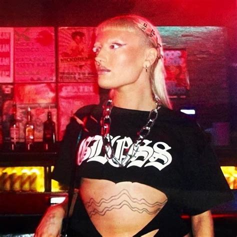 Luciecurr On Threads