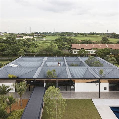 런던 빅토리아 시대 주택 리노베이션 Outpost Tops London Terrace Extension With A Zigzag Zinc Roof Residential
