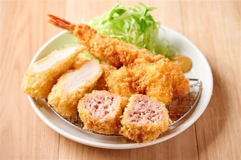 まるで“ホテルロビー”のようなラウンジ「ループス」ニュウマン高輪にオープン