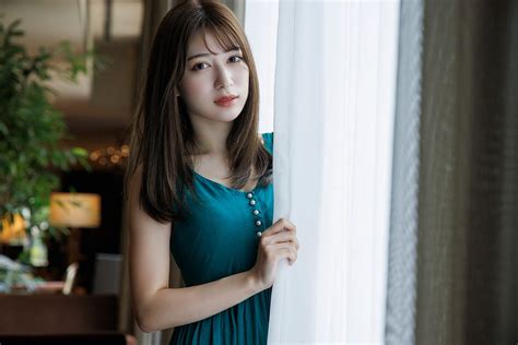 雪平莉左「清潔感のある年上男性って素敵。上手にエスコートされたいです♡」 著名人 Leon レオン オフィシャルwebサイト