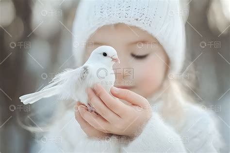 白色毛衣ai数字艺术 鸟写实自然主义儿童小女孩双手捧白鸽冬季森林宁静场景人像照片 Ai图片免费下载png格式4032像素编号71912292 千图网