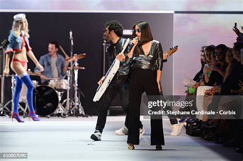 Simone Ringer Photos Et Images De Collection Getty Images